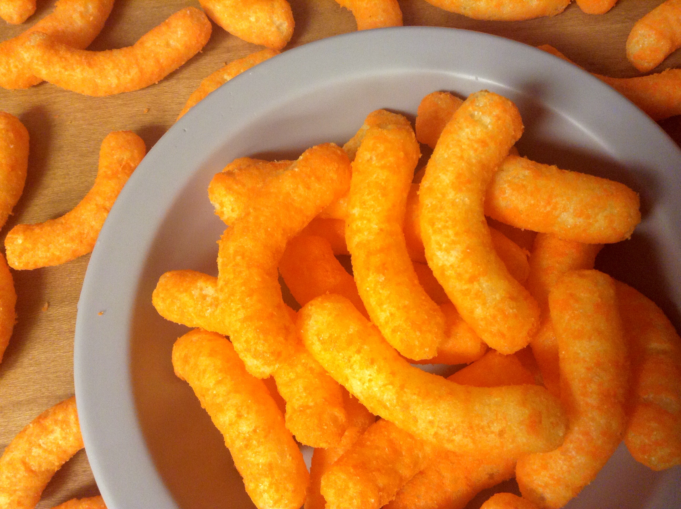 Junk food fight: Science tests how birds compete for Cheetos