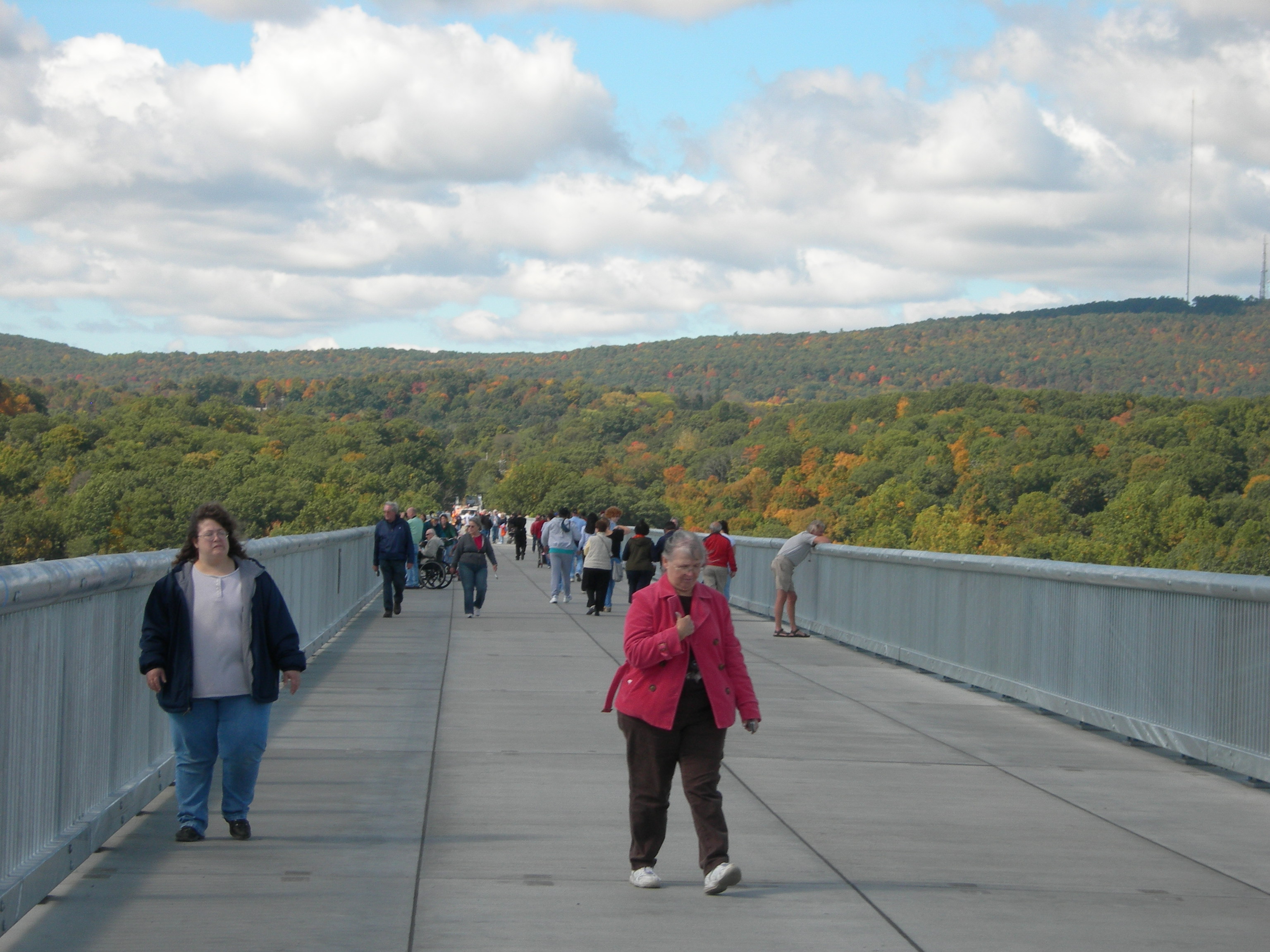 New Walkway Over the Hudson sign explores river science in action
